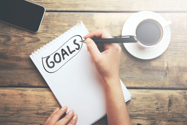What Is S.M.A.R.T. Goal-Setting in Recovery? - Lumina Recovery